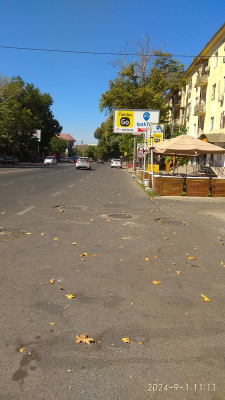 Продаётся Своя 2-х комнатная квартира на 1 -м этаже возле дороги.