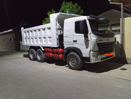 Zavatskoy samasval Howo A7 sotiladi