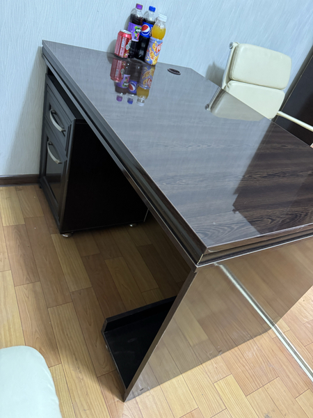 Ofis mebellari sotiladi