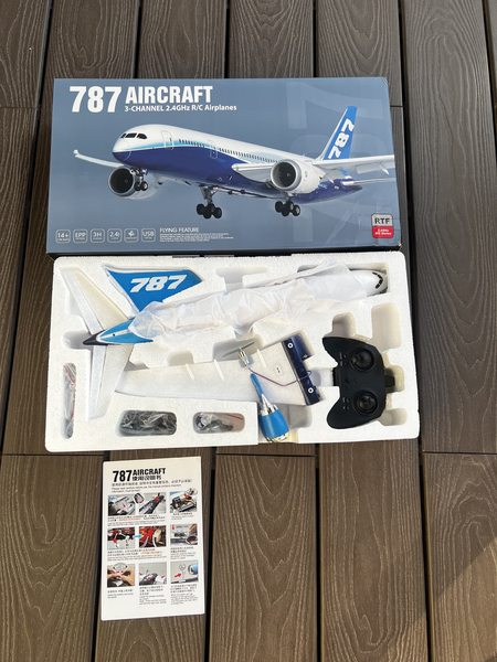 Радиуправляемый самолет/ авиалайнер BOEING 787-900 QF-008