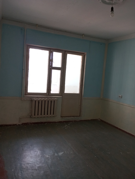 Продается 2 комнатная квартира. 5/1 район. Этаж 2. Хамид Алимжон 24.