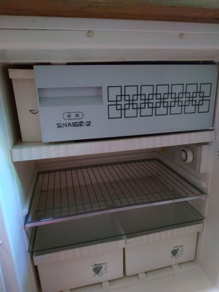Холодильник работает