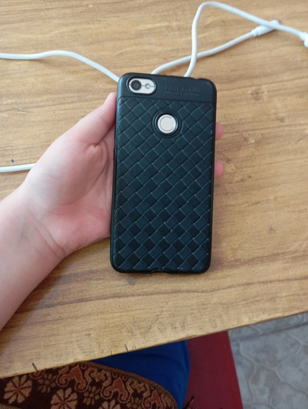 Продаю телефон Redmi Note 5A