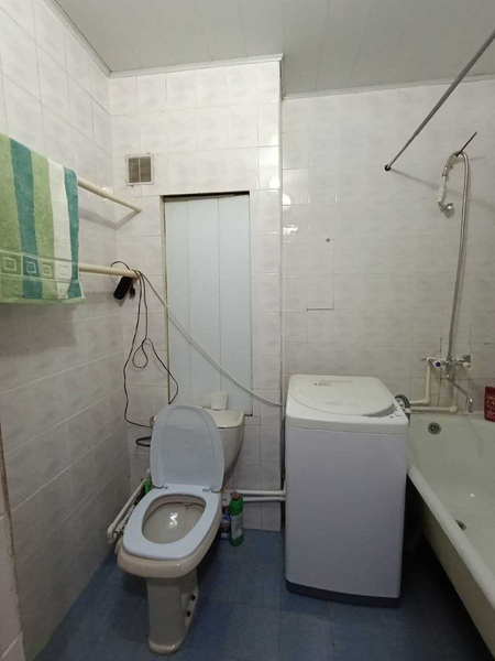Срочно!квартира кирпич 2/2/4 на Бадамзаре 60.000 у.е. остается все (А)