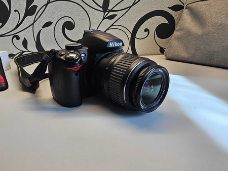 ПРОДАМ Nikon D3000 Зеркальный фотоаппарат / Объектив 18-55mm.