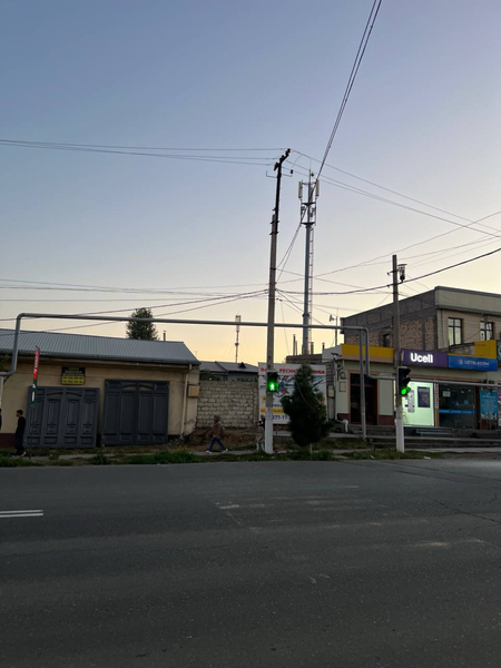 Nazarbekda 8.5 sotix yolni yuzida yer sotiladi