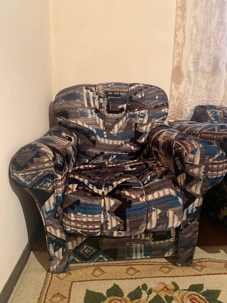Mebel divan 2 ta kreslosi bilan sotiladi