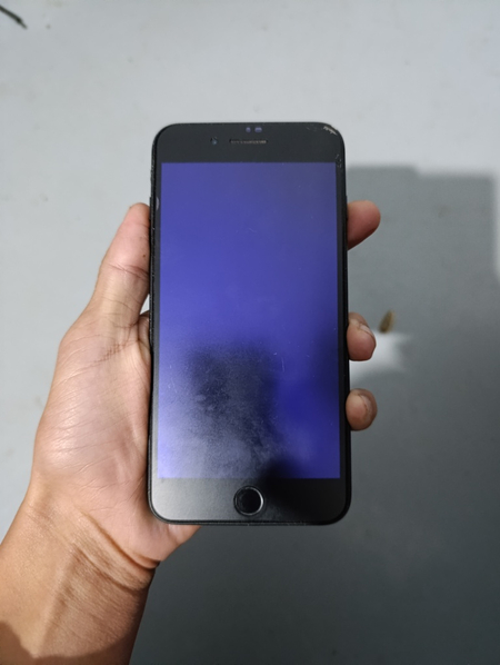 iPhone 7 + kar dak yoq hama narsasi radnoy