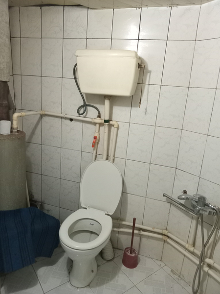 Продаётся дом в общем дворе.