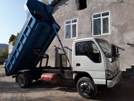 Isuzu samasval sotiladi