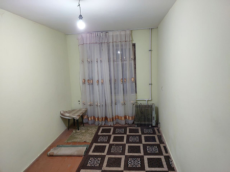 Срочно продаётся  3 комнатная квартира в 3 районе на 1 этаже