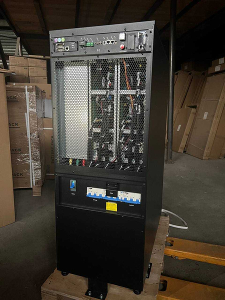 UPS большой емкости (ВА/Вт) 60KWA/80KVA 80KWA/80KVA