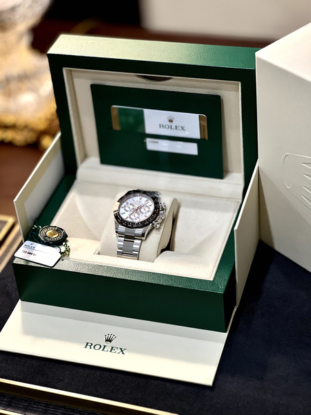 Rolex  Cosmograph Daytona 40mm Platinum 116506