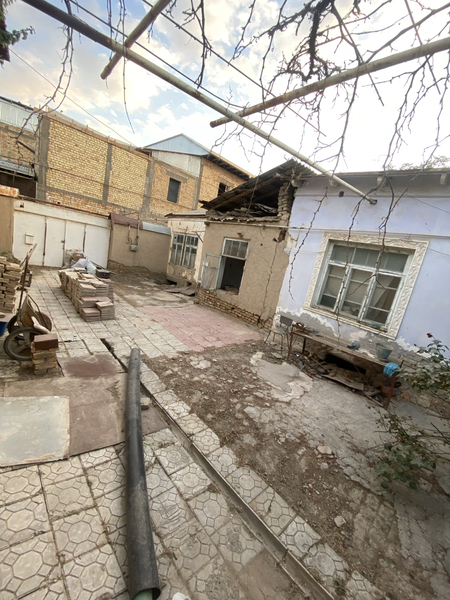 Shahar markazida hovli sotiladi
