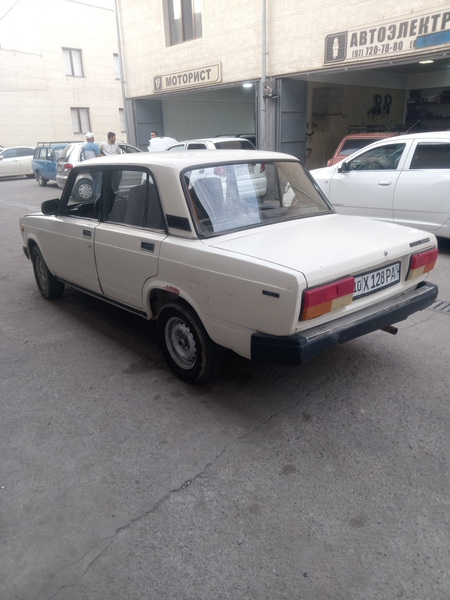 vaz 2107 sotiladi