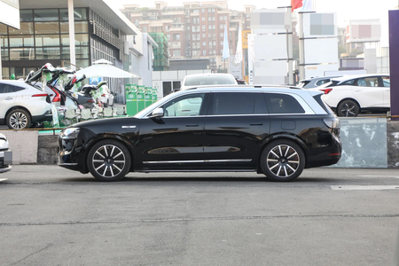 Aito M9 hybrid and electric