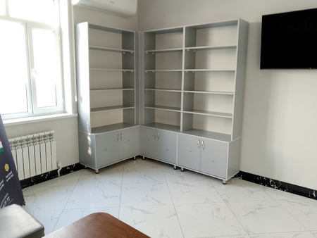 Magazi apteka oshxona ofislar uchun polka vitrina stelaj