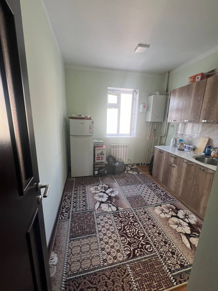 Shaxar xokimyat oldida 2 xonali uy sotiladi