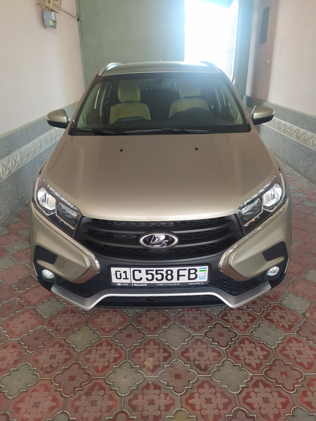 Lada X rey cross