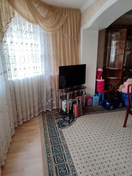 Продаётся 4 комнатная Генералв Узокова Банковский дом