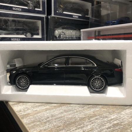 Модель 1:18 Масштаб Mercedes Benz 223