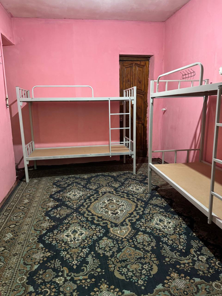 Mirabod Sarakulkada yigitlarga hovli stufent iwlaydgan farqyoq