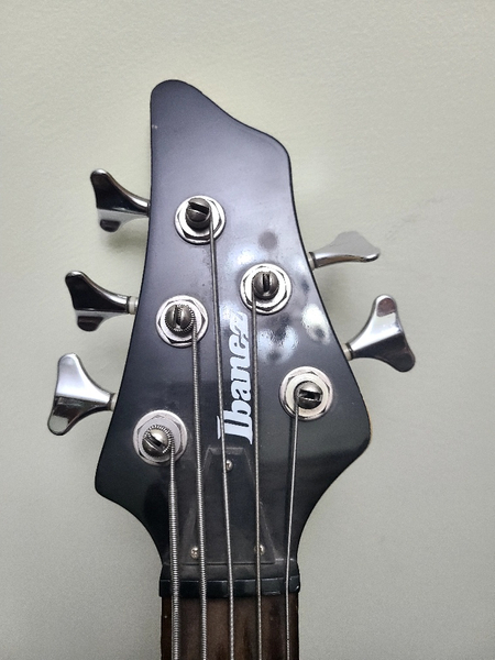 BASS gitara IBANEZ 2,500,000 sum