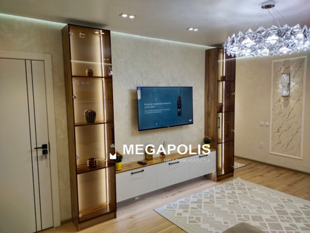 -Метро М.Улугбека 2в3/3/4 Балкон 2х6 Кирпич Продается квартира