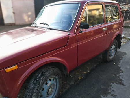Автомобиль NIVA Нива ВАЗ 2121 4*4 бордовый