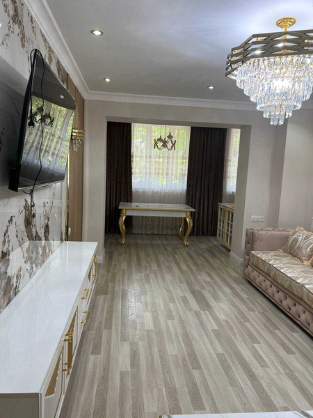 Ц-4 Алайский с/м Ардус 3-комнатная 2/4 74 м² кирпич евроремонт