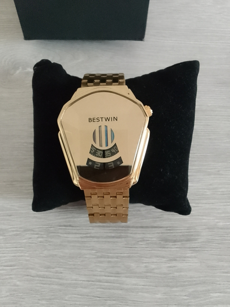 Продаю часы марки:BESTWIN