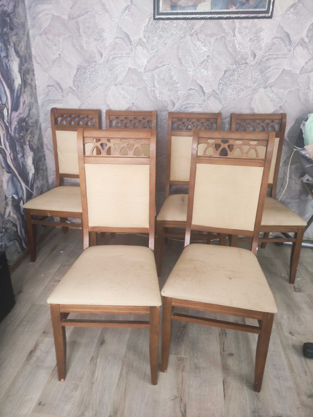 Стол большой и стулья