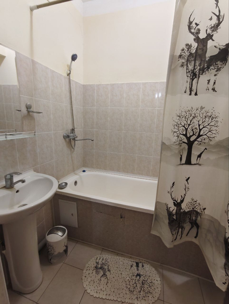 Сотилади. ЯнгиХаёт тум.  3/5/7.  74м²