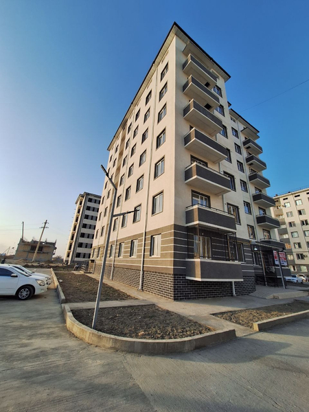 Kvartiralar sotiladi. 1 etaj 7 mkr., 3 xonalik. 82.5 kv.m