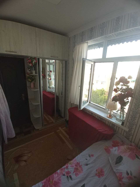 Продаю двухкомнатную квартиру , переделанную в трехкомнатную