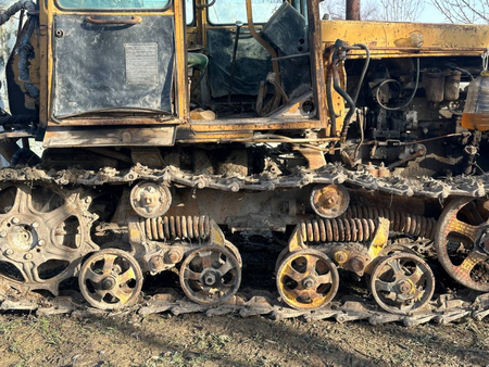 DT 75 Traktor sotiladi