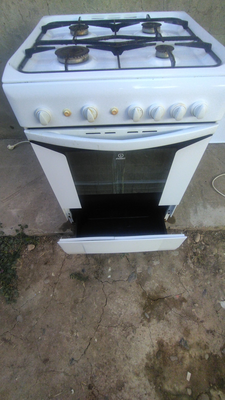Srochni INDESIT gaz plita sotiladi