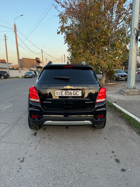 Assalomu aleykum. Tracker 1 2019 yil, qora rangda sotiladi.