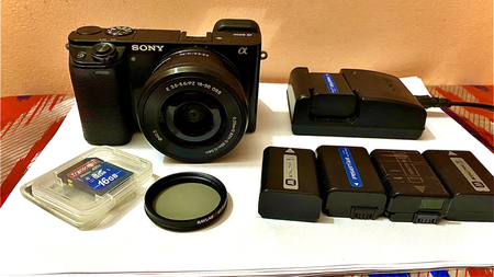 Sony a6000 srochna sotiladi