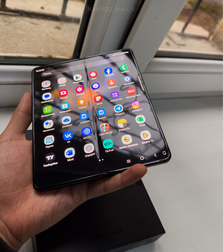 Galaxy Z Fold 4 12/512GB в идеальном состоянии +чехол кабель