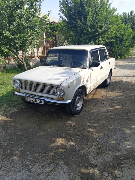 Mashina yaxshi xolatda metani bor