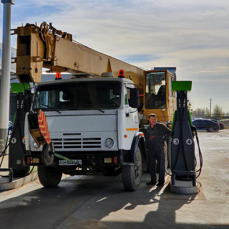 Usluga avto kran HARBIN 16 T 24 METIR