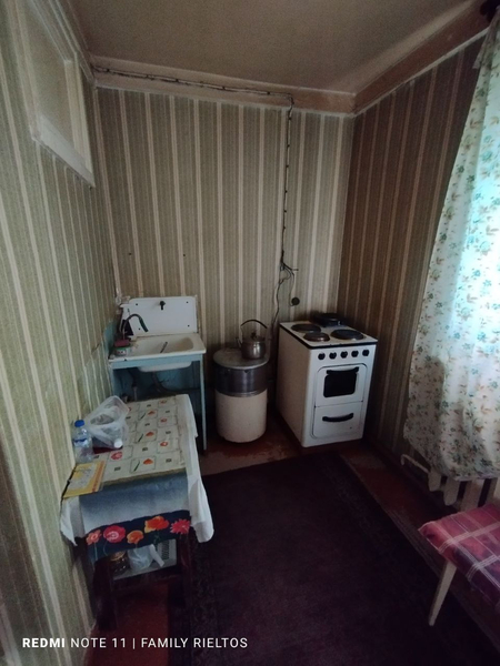 Срочно продаю 2 х ком Спутник 3. Санузел раздельный. двуподъездный дом