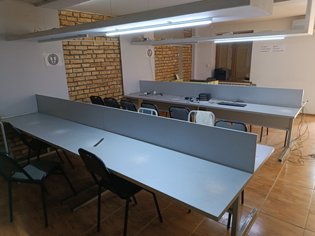 Срочно продаётся  часть нежилого помещение 72 кв м возле Пед