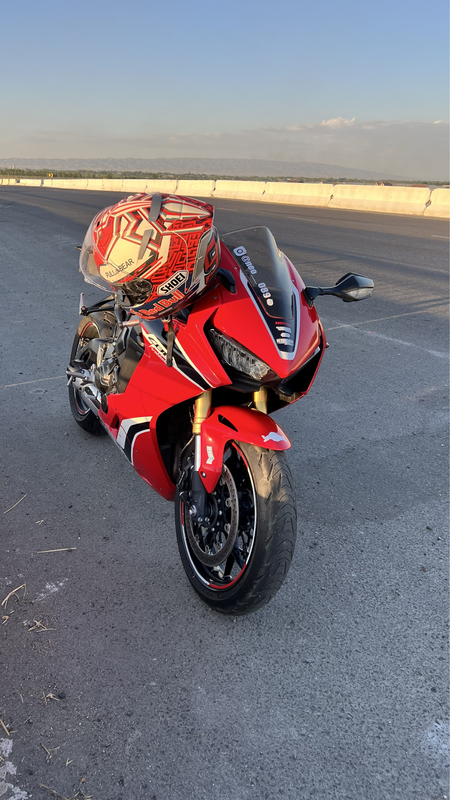 Honda cbr1000rr fireblade”