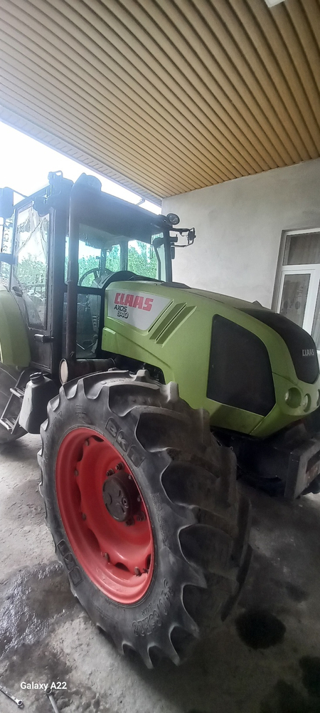 Class axos 340 traktor