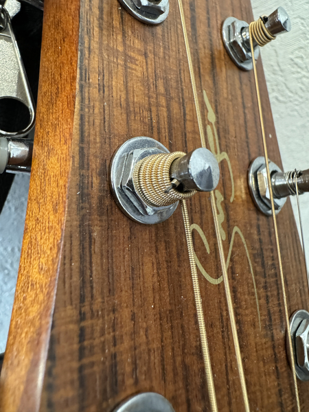 Yangi Gitara Sotiladi