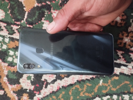 Samsung  a30. Xotirasi 32