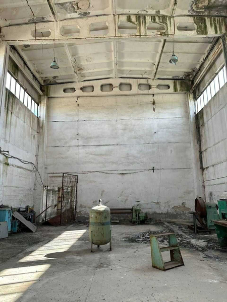 Продаётся 4 000 м². производственная база.