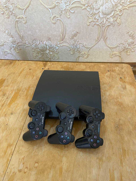 Playstation 3 Slim 512 gb 3 pulta 10 igr